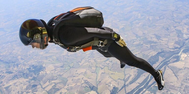 Skydiving In India: Top 10 Spots To Undertake This Adventure - TripXL