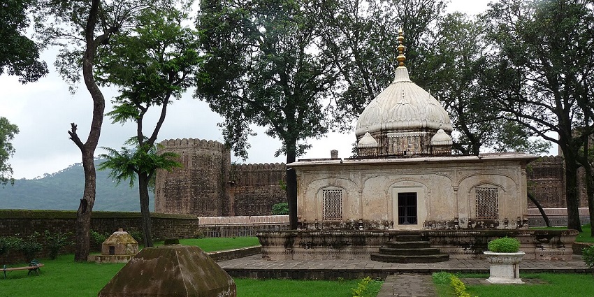 Manda Zoo: Discover Wildlife Wonders Of Jammu And Kashmir - TripXL