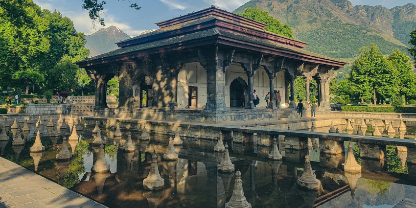Top 14 Places To Visit In Srinagar In Winter: Complete Guide - TripXL