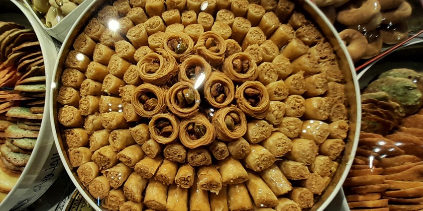 Top 10 Best Food In Dubai: Top Traditional Dishes To Try - TripXL