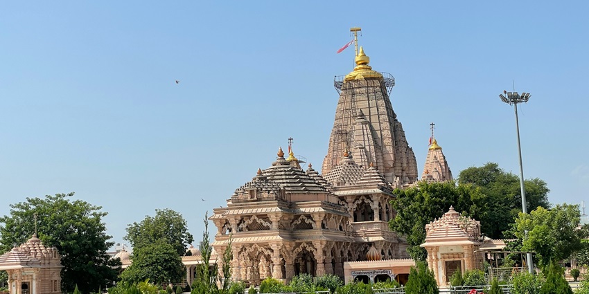Temples in Dwarka Delhi: Gear Up For A Spiritual Experience - TripXL