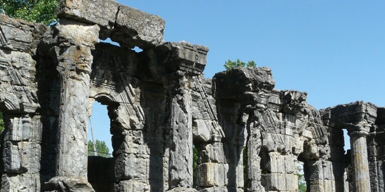 Martand Temple: Retreat To The Spiritual Haven Of Kashmir - TripXL