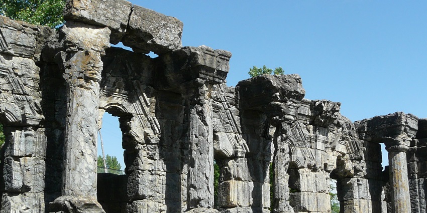 Martand Temple: Retreat To The Spiritual Haven Of Kashmir - TripXL