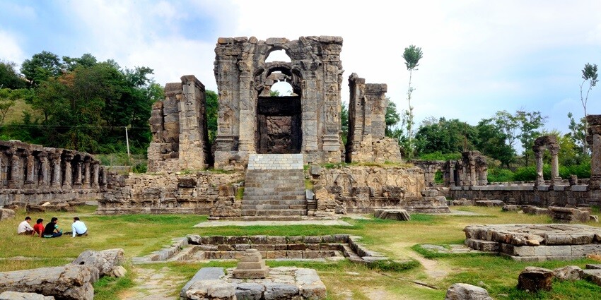 Martand Temple: Retreat To The Spiritual Haven Of Kashmir - TripXL