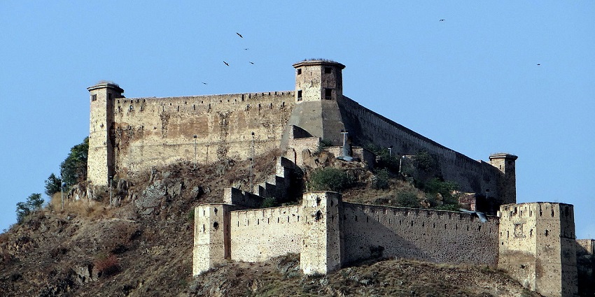 A Guide To Explore The Hari Parbat Fort In Jammu And Kashmir - TripXL