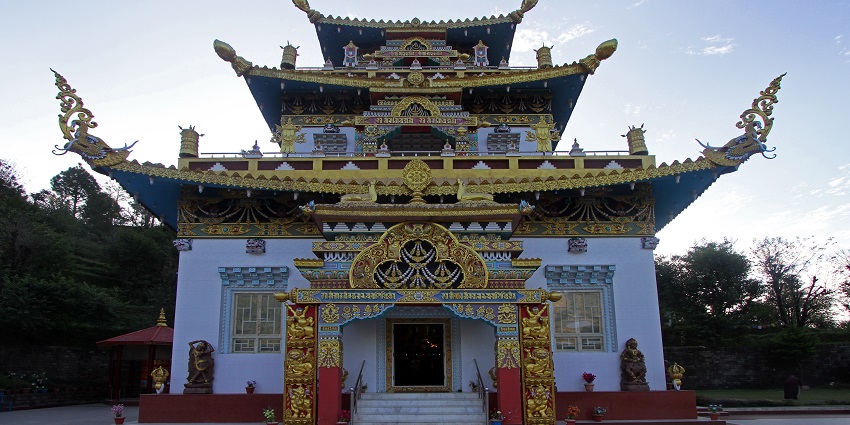 Rewalsar Monastery: A Tranquil & Spiritual Himalayan Retreat - TripXL