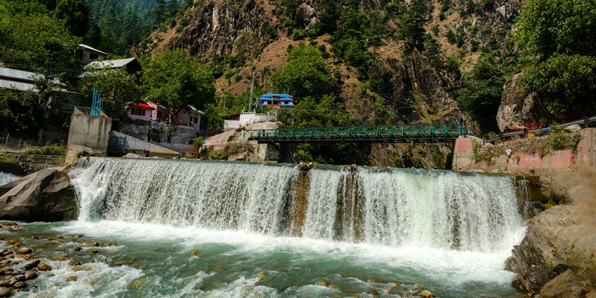 5 Waterfalls In Jammu And Kashmir For A Scenic Sight - TripXL