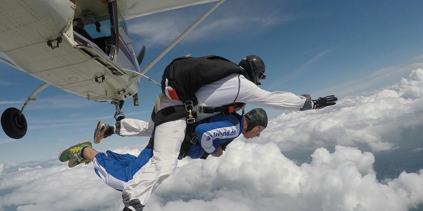 Skydiving Singapore: Experience the enthralling Freefall - TripXL