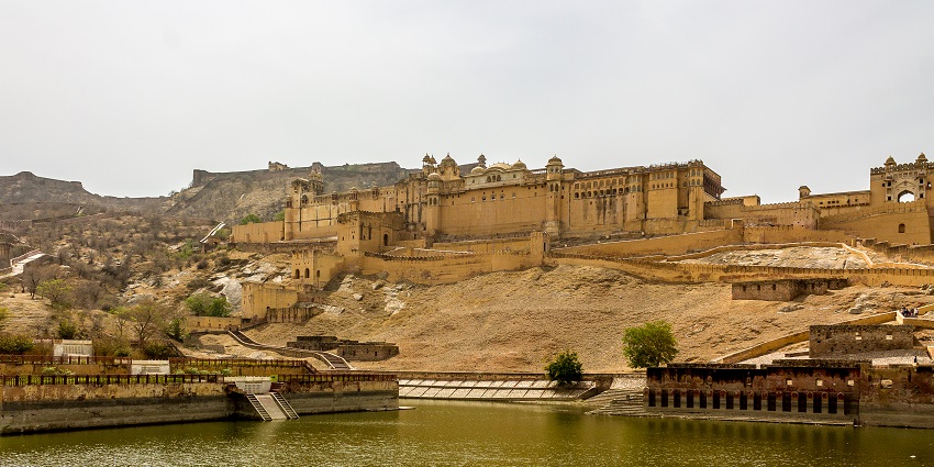 Jaigarh Fort: Get To Marvel At The Historical Monument - TripXL