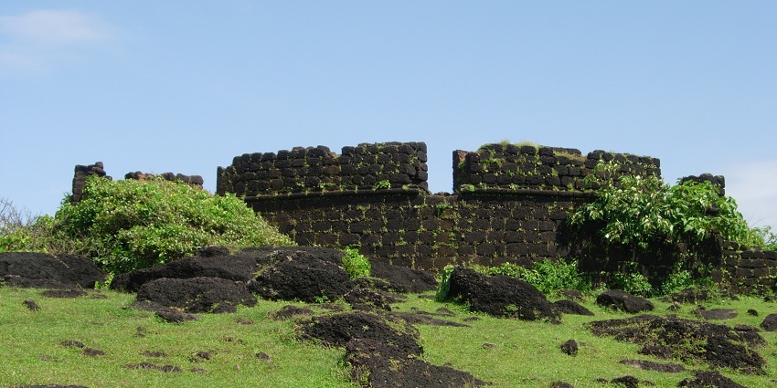 Forts In North Goa: Explore Heritage And Scenic Views - TripXL