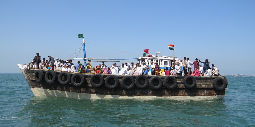 Dwarkadhish Temple: Guide To The Popular Temple In Gujarat - TripXL