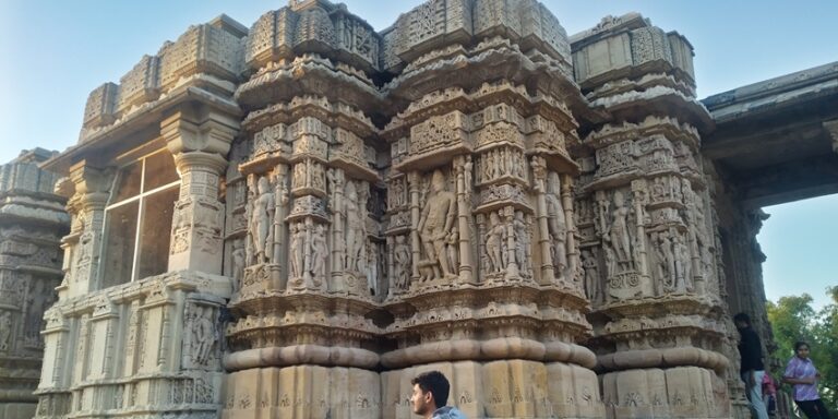 Mahudi Temples: Explore Spiritual Beauty And Heritage - TripXL