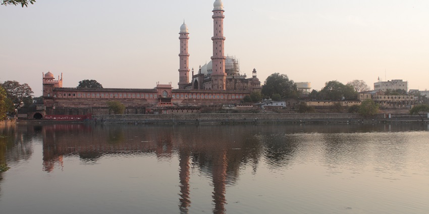 Biggest Mosque In India: Explore The Grandeur Of Taj Ul Masjid - TripXL