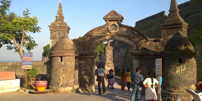 Naida Caves: Your Guide To The Enigmatic Caves Of Diu - TripXL