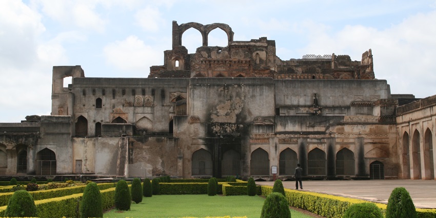 Poonch Fort: Explore the History and Beauty of This Landmark - TripXL