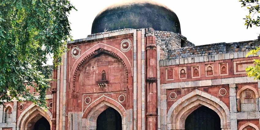 Jamali Kamali Mosque And Tomb: Your Ultimate Complete Guide - TripXL