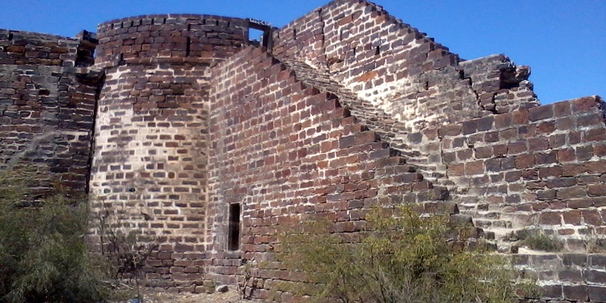 Lakhpat Fort Travel Guide: History, Attractions, And Tips - TripXL