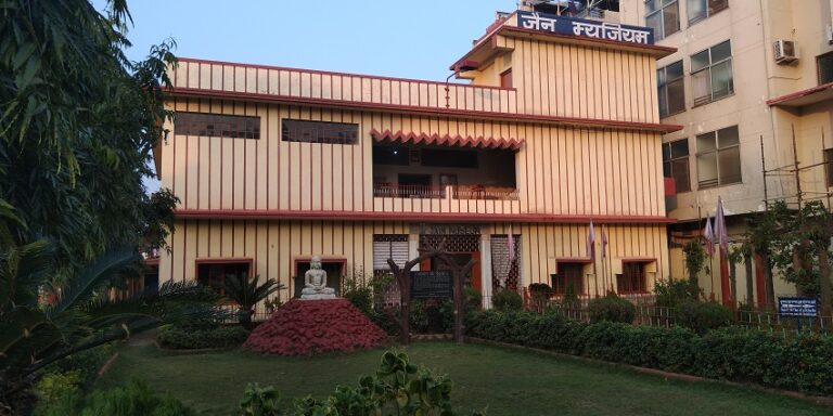 Parasnath Temple: A Hill Of Deity In The Region Of Giridih - TripXL