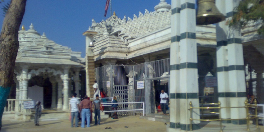 Mahudi Temples: Explore Spiritual Beauty And Heritage - TripXL