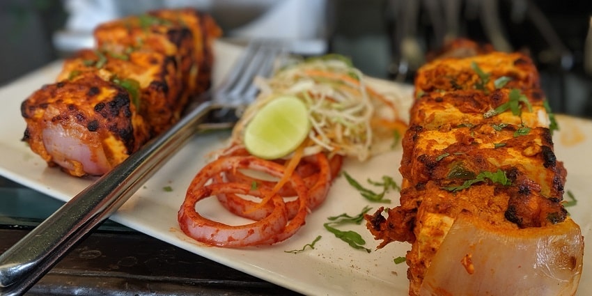 Street Food In Rajouri Garden: 10 Mouth- Watering Dishes - TripXL