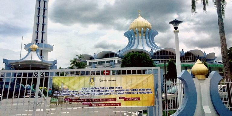 15 Mosques In Malaysia: A Journey Through Tradition - TripXL