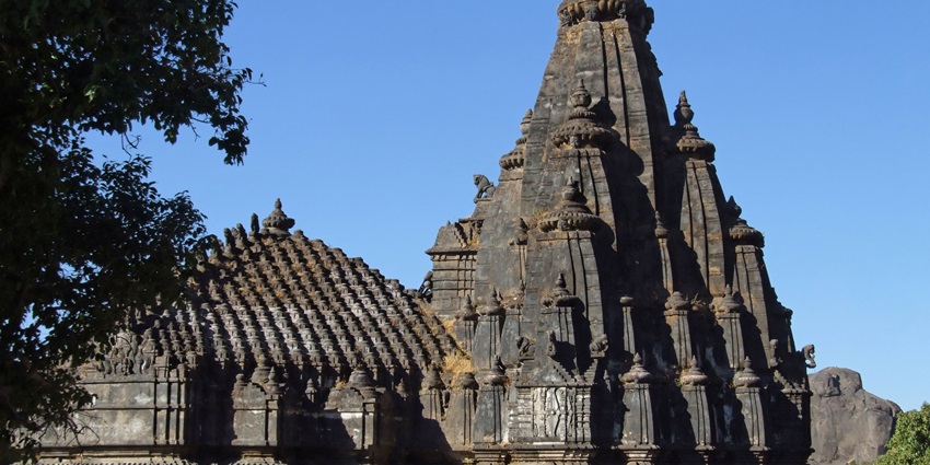 Mahudi Temples: Explore Spiritual Beauty And Heritage - TripXL