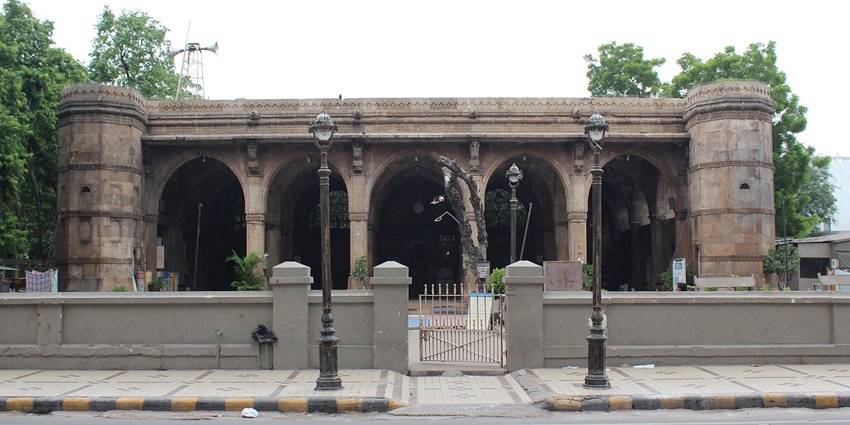 About Jhulta Minara Sidi Bashir Mosque: Explore This Enigma - TripXL