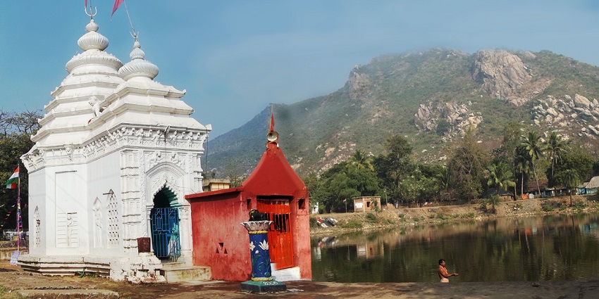 Panchalingeswar Temple: Visit The Sacred Pancha Lingas - TripXL