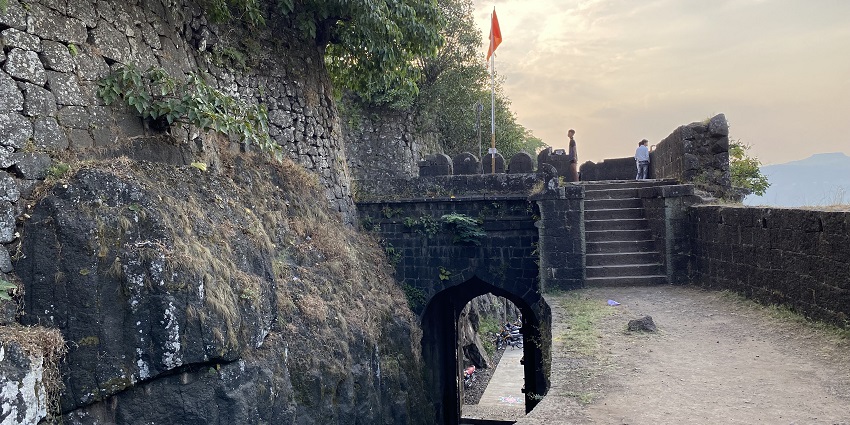 Ajinkyatara Fort: An Enchanting Look At A Sunkissed Fortress - TripXL