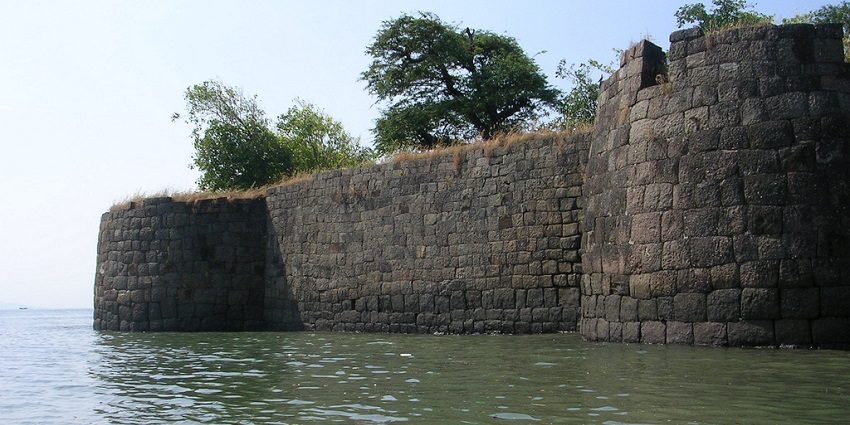 Alibaug Fort: Explore The Famous Coastal Sentinel In Raigad - TripXL