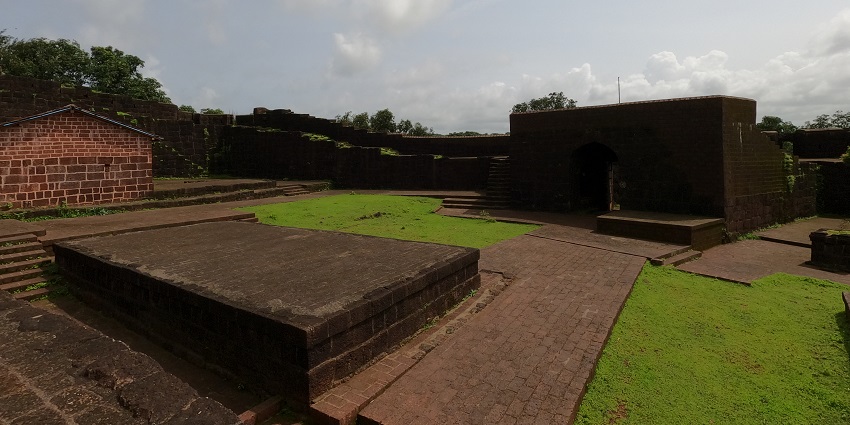 Purnagad Fort: A Seaside Hidden Gem Tucked In Ratnagiri - TripXL