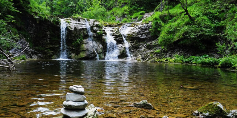 Suruli Waterfalls: Guide To Nature’s Serenity In Tamil Nadu - TripXL