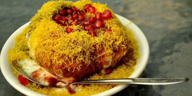 Famous Street Food In Kolhapur: 10 Amazing Eateries To Try - TripXL