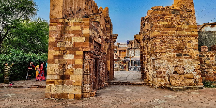 Chaiturgarh Fort: A Must-See Historical Marvel Amidst Nature - TripXL