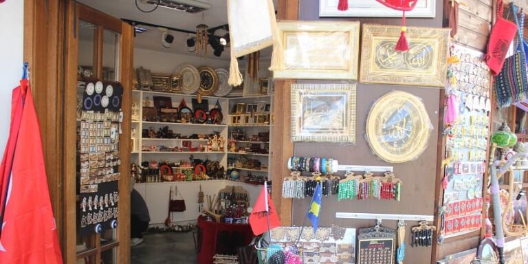 Street Shopping In Bandra: 15 Places To Shop Your Heart Out - TripXL