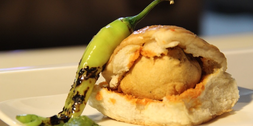 Famous Street Food In Kolhapur: 10 Amazing Eateries To Try - TripXL