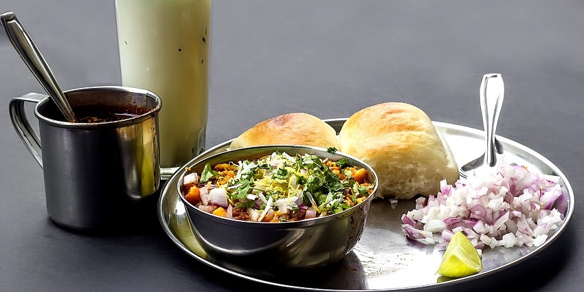 Famous Street Food In Kolhapur: 10 Amazing Eateries To Try - TripXL