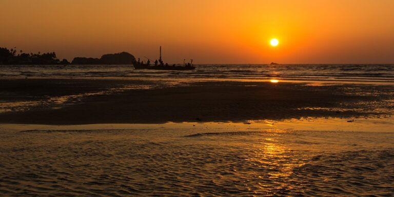 10 Places To Visit In Malvan For The Ultimate Coastal Trip - TripXL