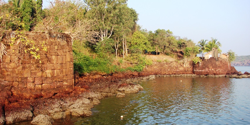 Devgad Fort: Explore History and Scenic Views in Maharashtra - TripXL