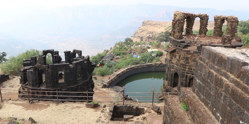 Malanggad Fort: A Hidden Gem In The Hills Of Maharashtra - TripXL