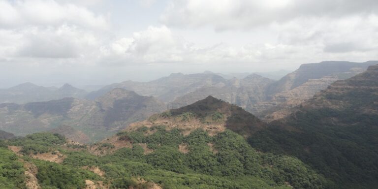10 Dangerous Trekking Places In Maharashtra: A Thrilling Challenge - TripXL