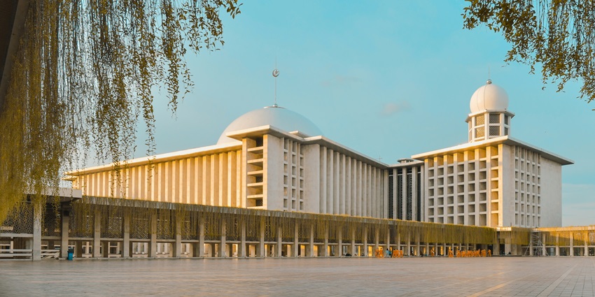 Visit Istiqlal Mosque: A Prominent Religious Centre - TripXL