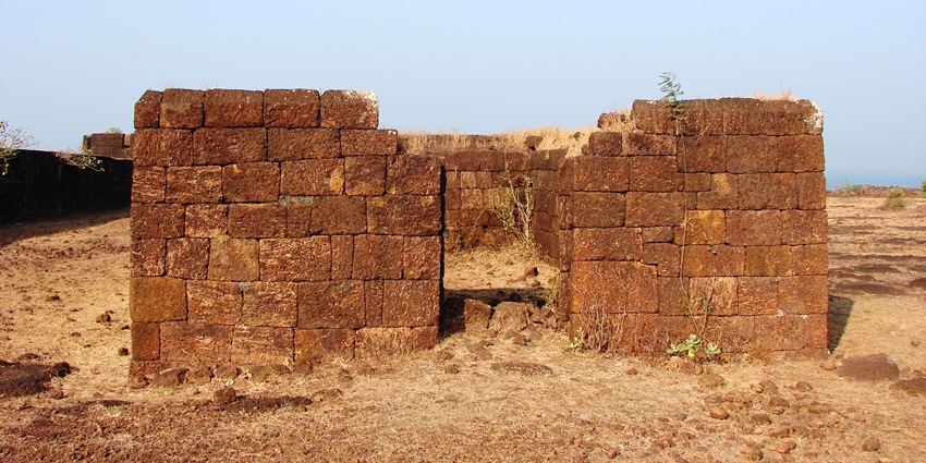 Devgad Fort: Explore History and Scenic Views in Maharashtra - TripXL
