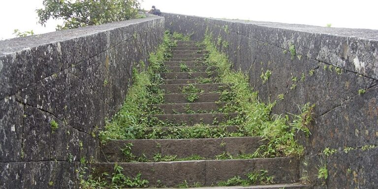 Purandar Fort: A Paradise For History Lovers And Researchers - TripXL