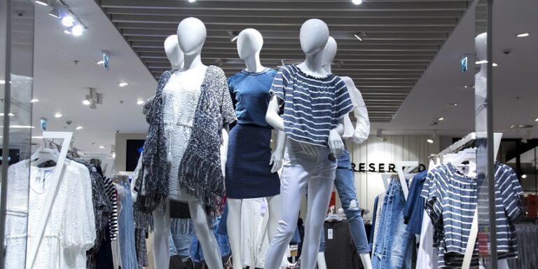 12 Shopping Malls Near Andheri East For Your Retail Splendour - TripXL