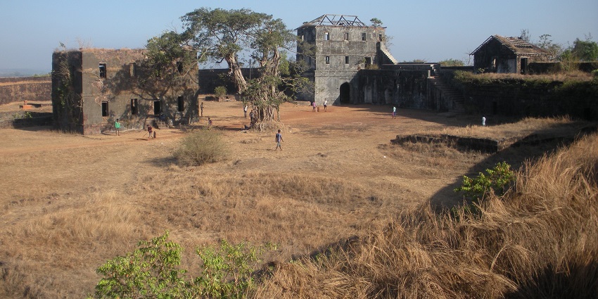 Purnagad Fort: A Seaside Hidden Gem Tucked In Ratnagiri - TripXL