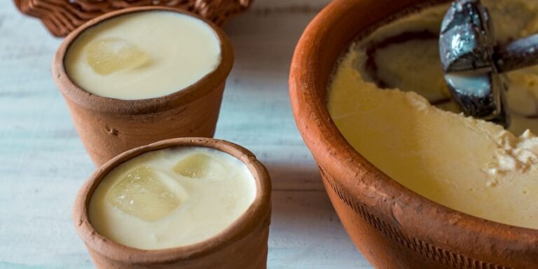 Famous Street Food In Kolhapur: 10 Amazing Eateries To Try - TripXL