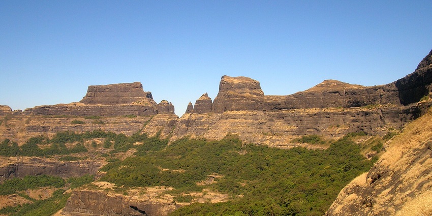 Kulang Fort: Listen To The Echoes Of The Past In Nashik - TripXL