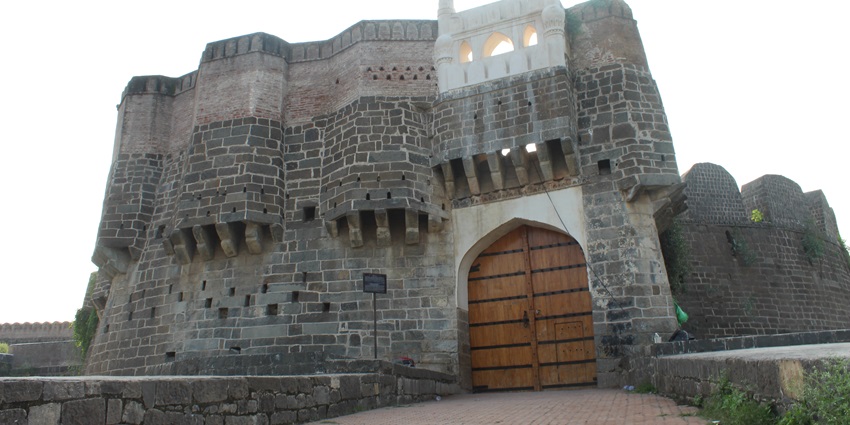 Exploring Ausa Fort: Take Deep Dive Into The Fort’s History - TripXL