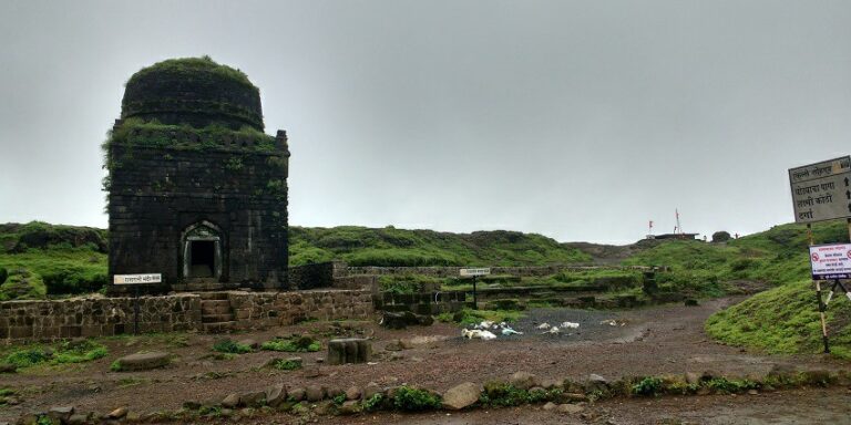 Saswad Fort: A Historical Gem Nestled Amidst Scenic Hills - TripXL